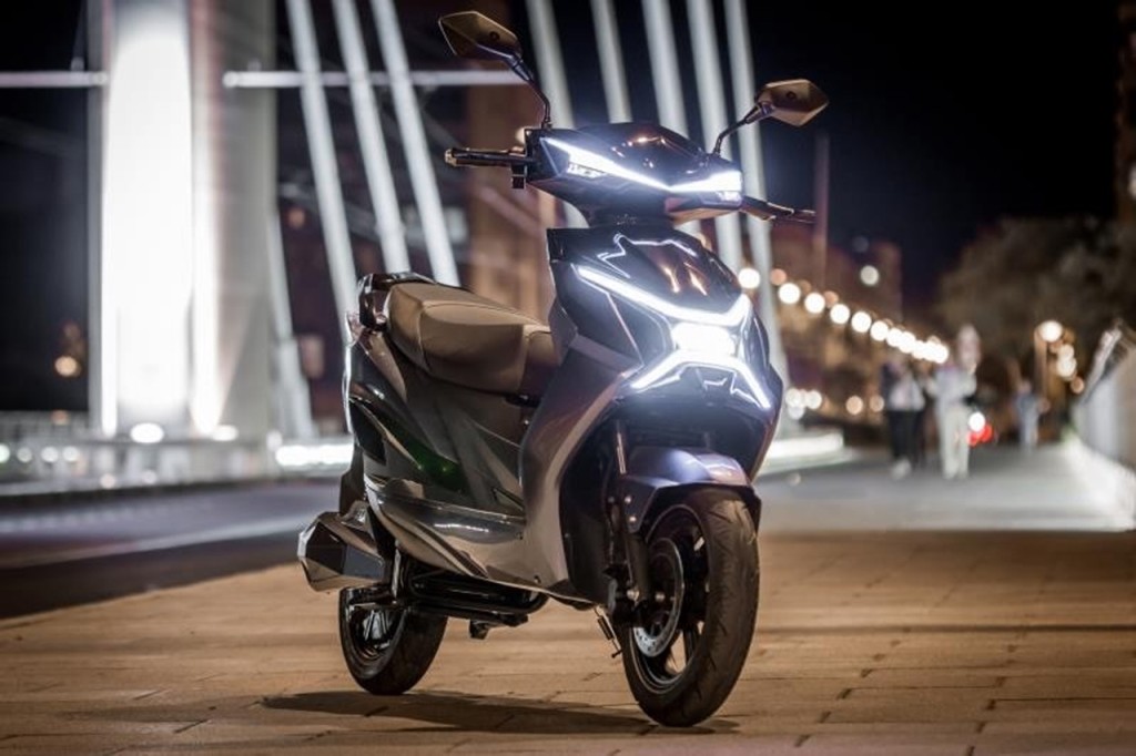 Electric Mopeds | Electric Motorbikes & Motorcycles UK | Green-Mopeds.com