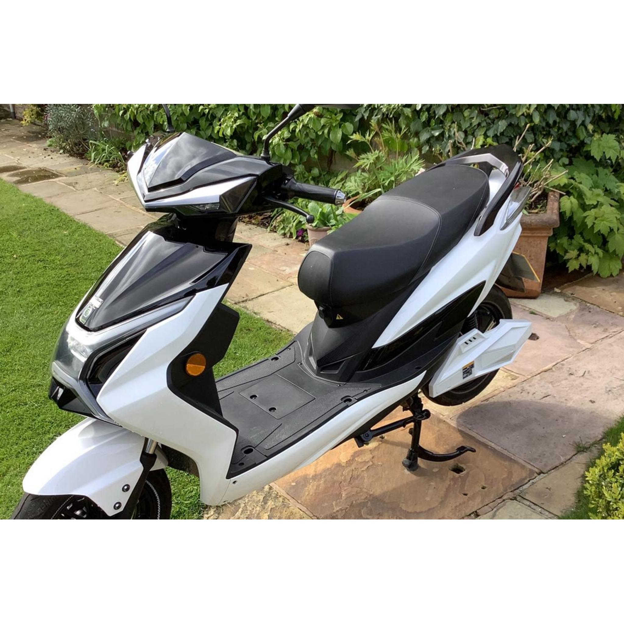 ThElMoco X-Tra 2.02kw 28mph Electric Moped. Pre-Owned