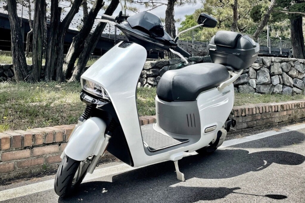 Electric Mopeds | Electric Motorbikes & Motorcycles UK | Green-Mopeds.com