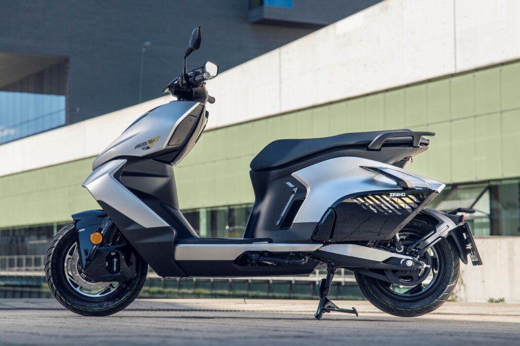 Electric Mopeds | Electric Motorbikes & Motorcycles UK | Green-Mopeds.com
